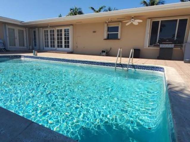 1860 199th St NE, Miami, FL 33179