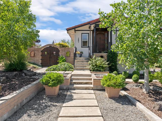 1861 nw finch ct