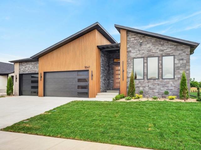 1861 E Skyline Ave, Ozark, MO 65721
