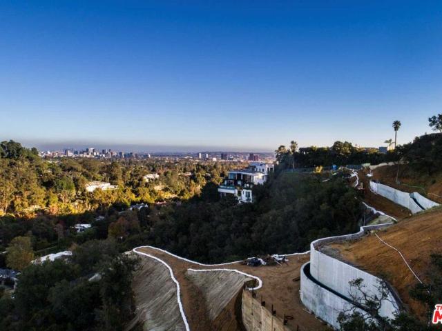 1862 Mango Way, Los Angeles, CA 90049 | MLS #26656 | Compass