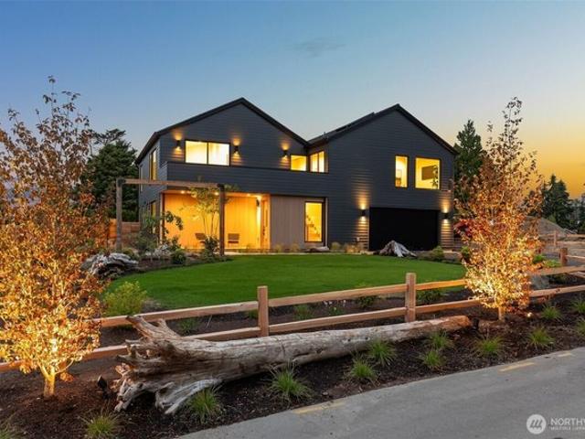 18636 2nd Ave SW, Normandy Park, WA 98166
