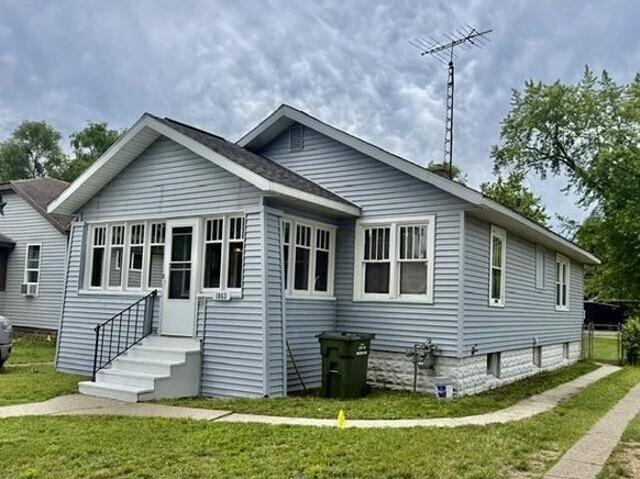 1863 Manz St, Muskegon, MI 49442