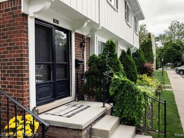 1863 Newporte Ct, Royal Oak, MI 48073