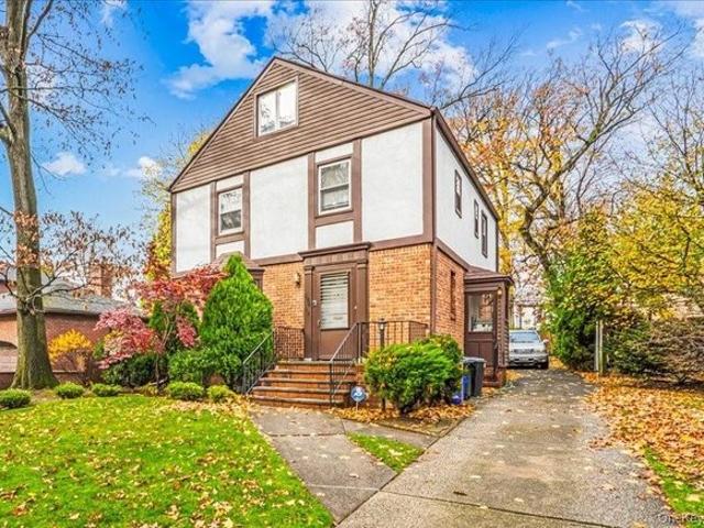 186 15 Grand Central Pkwy, Jamaica, NY 11432