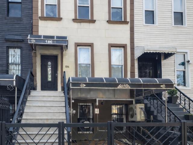 186 COVERT Street