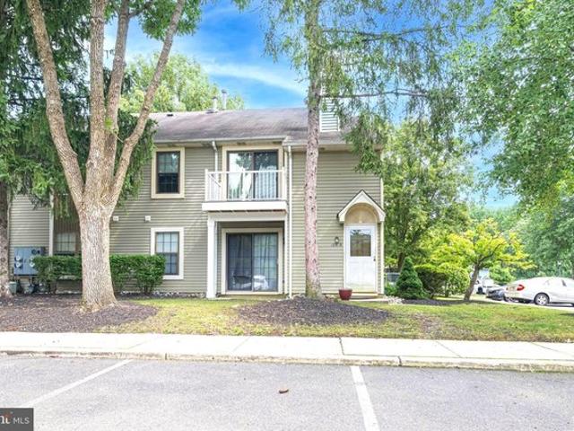 186 B Collin Ct, Mount Laurel, NJ 08054