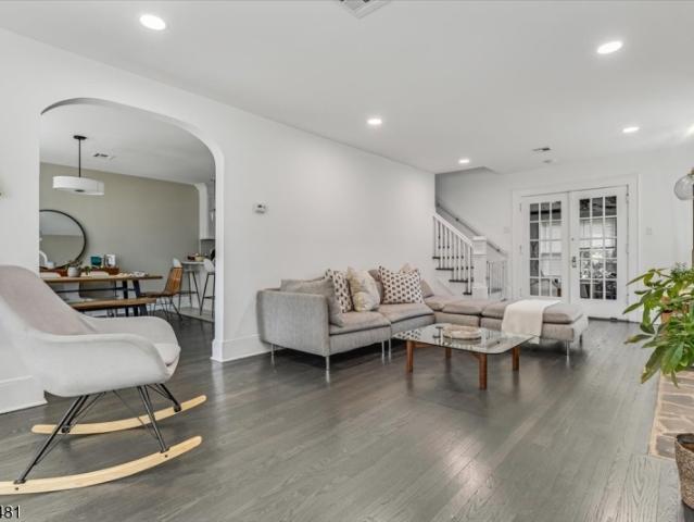 186 Gregory Ave