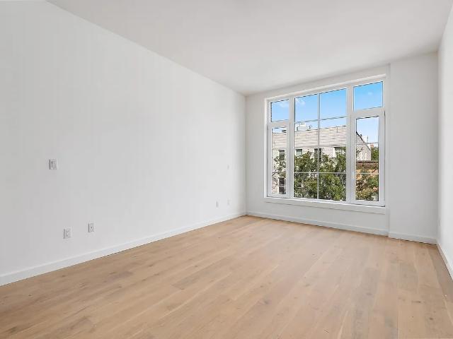 186 HURON Street 3B