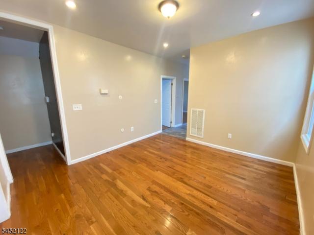 186 Oakwood Pl # 1