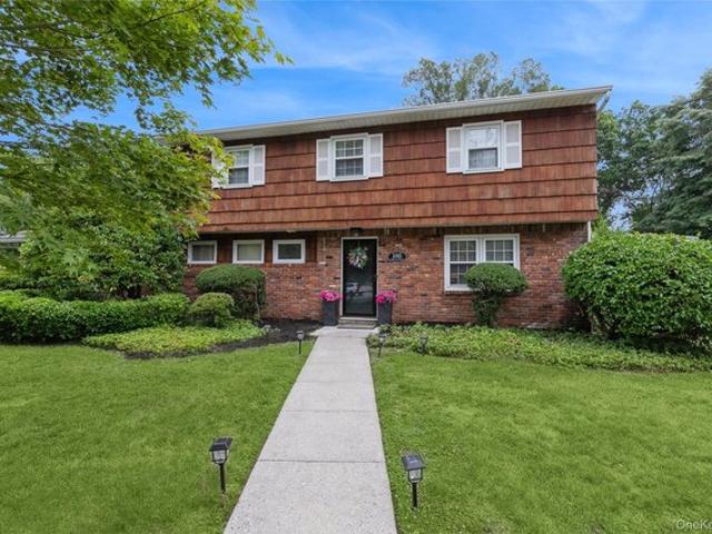186 Oakwood Rd, Huntington Station, NY 11746