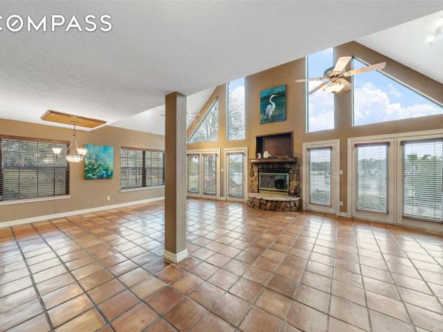 186 Lake Rd, Huntsville, TX