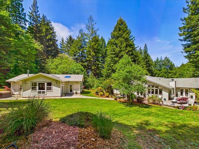 186 Lindholm Ln, Bayside South, CA 95524
