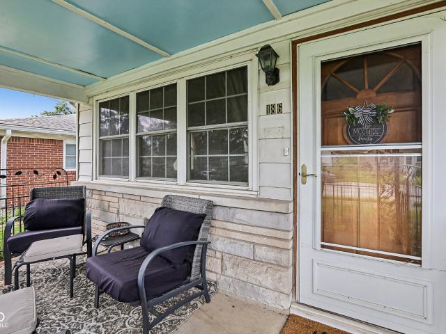 186 N 8th Avenue