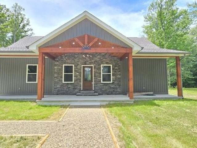 186 Short Leaf Ln, Oneida, TN 37841