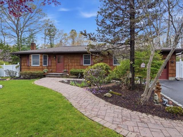 186 Radio Ave, Miller Place, NY 11764