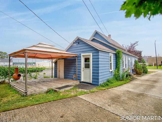 186 W 8th Street