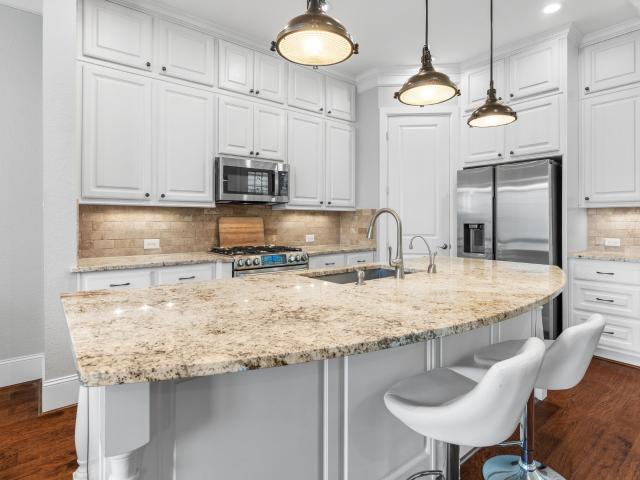 186 W Breezy Way