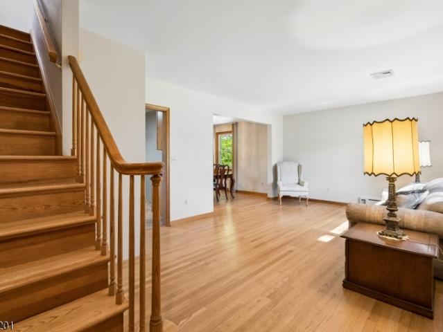 186 W Northfield Rd