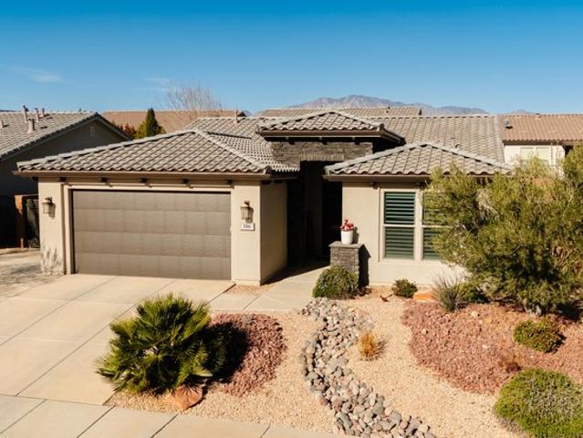 186 W Peridot Dr, Washington, UT 84780