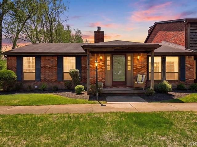 186 Wedgewood Dr, Williamsville, NY 14221