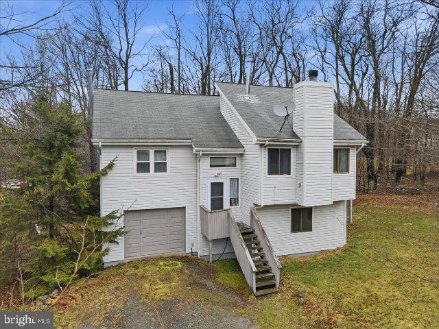 186 Thornapple Ln, Tobyhanna, PA 18466 | MLS #PAMR2006 | Compass