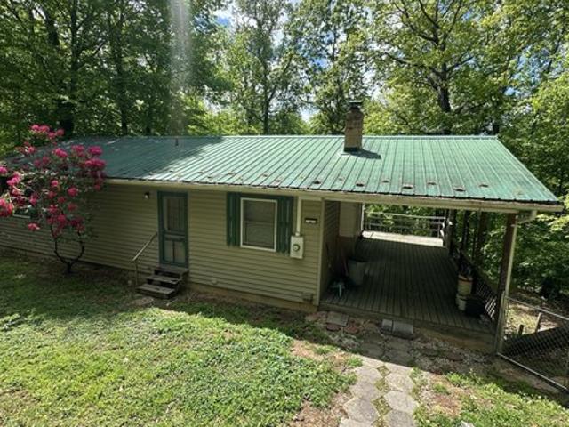186 View Rd, Alderson, WV 24910