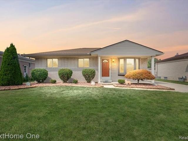 18747 Rosegarden St, Roseville, MI 48066