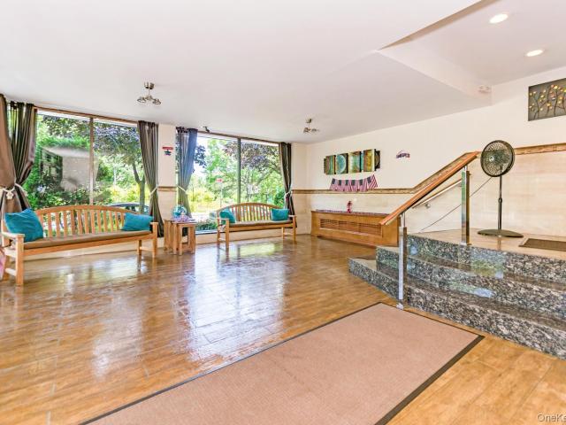 1874 Pelham Parkway S 2P