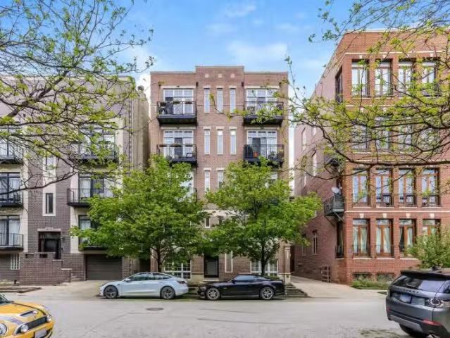 1875 N Winnebago Avenue, 1E, Chicago, IL 60647