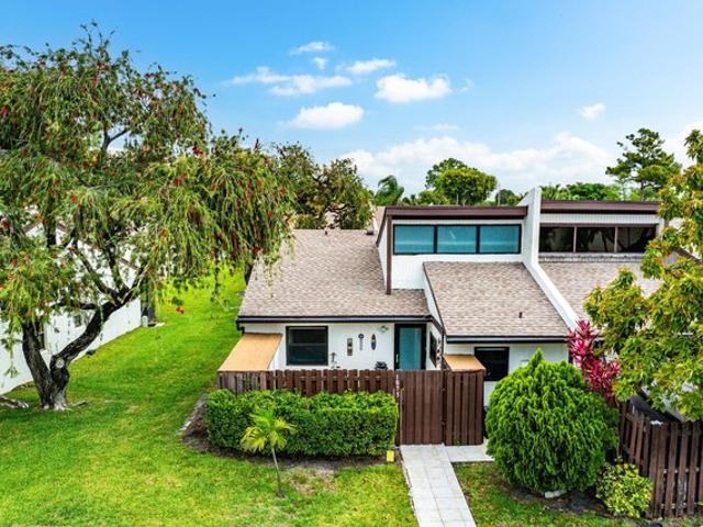 1875 Abbey Rd, West Palm Beach, FL 33415