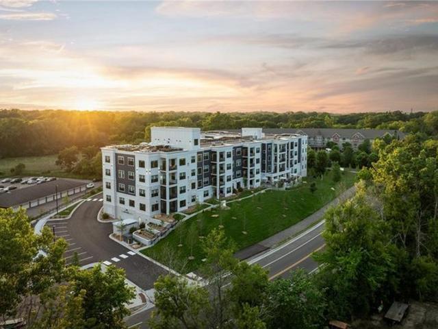 1875 E Shore Dr Apt 305, Maplewood, MN 55109