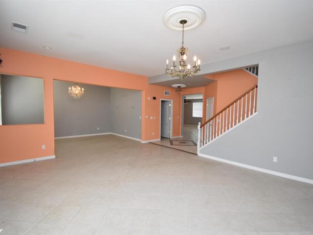 1875 Ventura Dr
