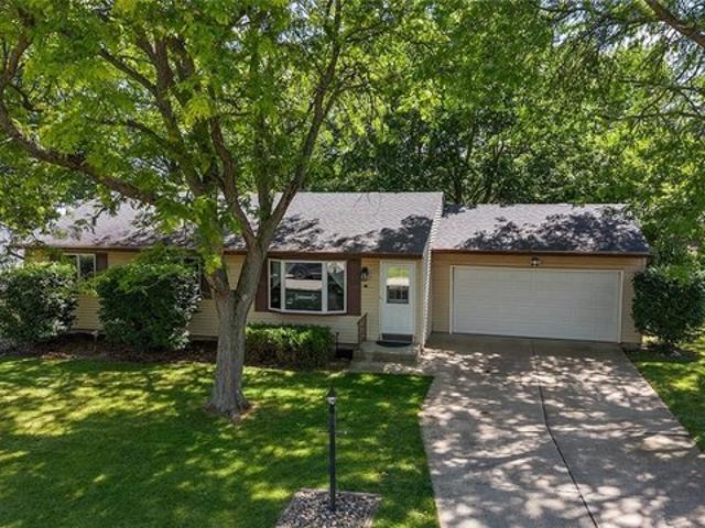 18765 Hearthstone Dr, Strongsville, OH 44136