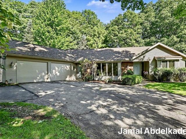 18777 Iroquois Dr, Spring Lake, MI 49456