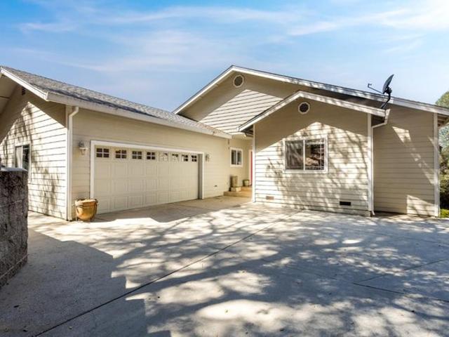 18776 Jayhawk Dr, Penn Valley, CA 95946