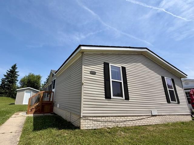 1877 Cedar St, Newport, MI 48166