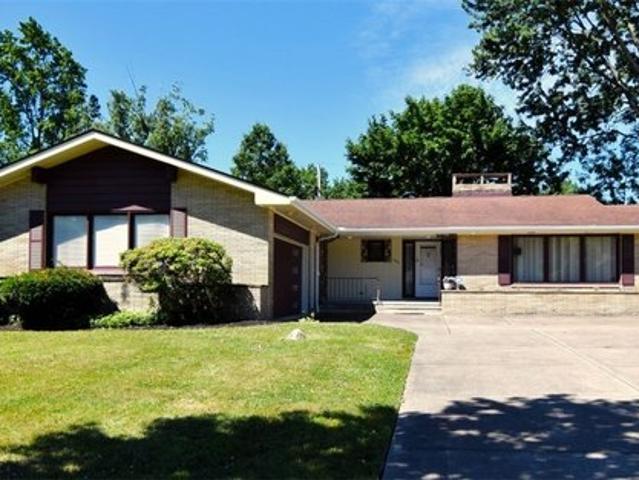 1878 Caronia Dr, Lyndhurst, OH 44124