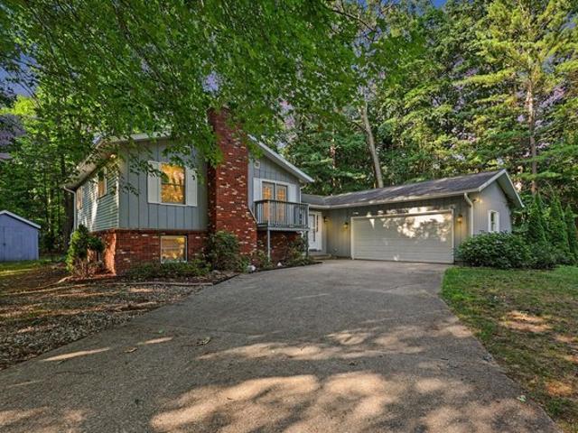 18796 N Fruitport Rd, Spring Lake, MI 49456