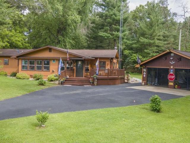 1879 Lakeview Dr, Friendship, WI 53934