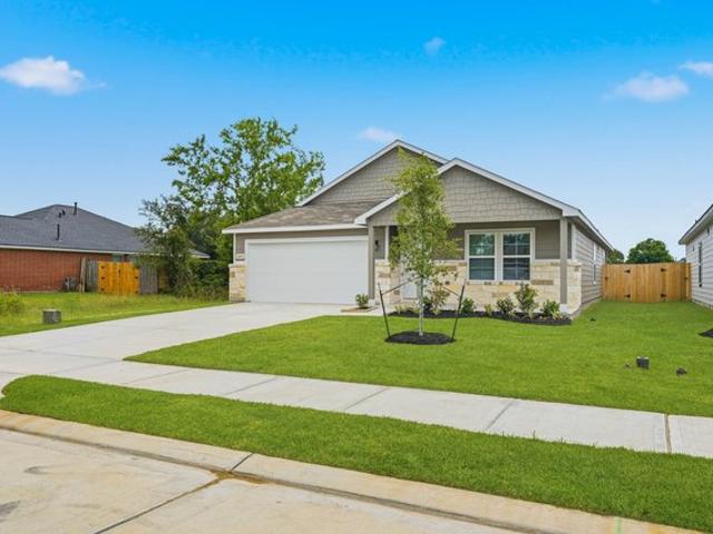 1879 Redwood Ln, Dayton, TX 77535