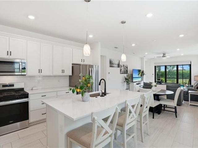 1879 Sierra Ct, Naples, FL 34120