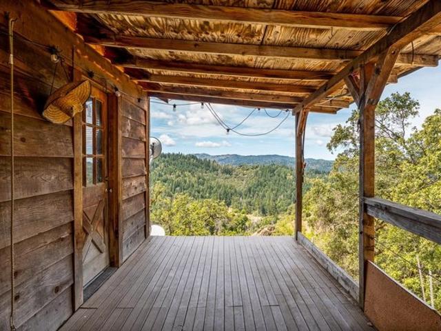 18700 Scenic Dr, Redwood Valley, CA 95470