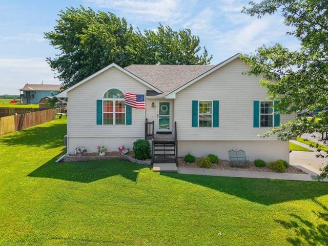 18709 Wildflower Dr, Smithville, MO 64089