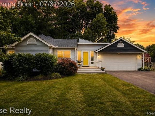 1870 Orchid St, Waterford Township, MI 48328