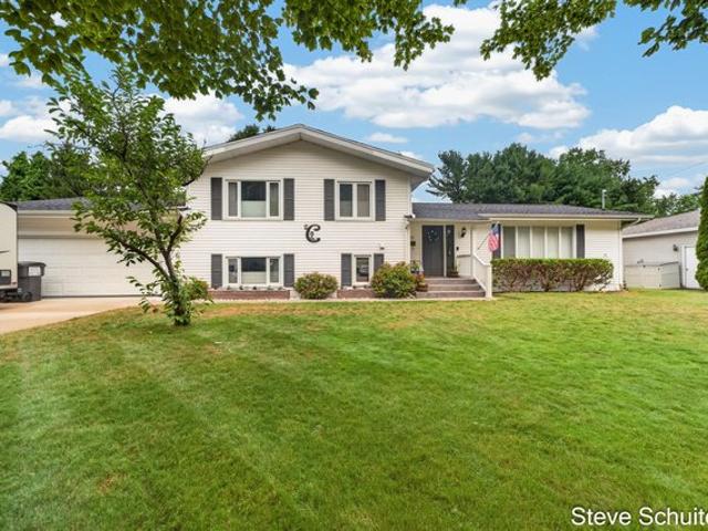 1870 Hendrick Rd, Norton Shores, MI 49441