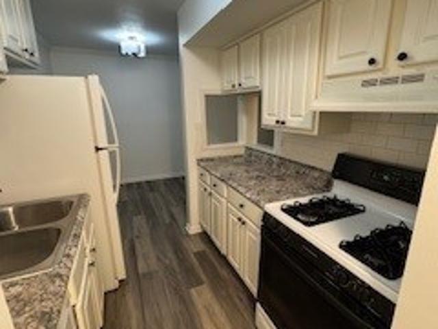 1870 Tall Oaks Drive # 2104
