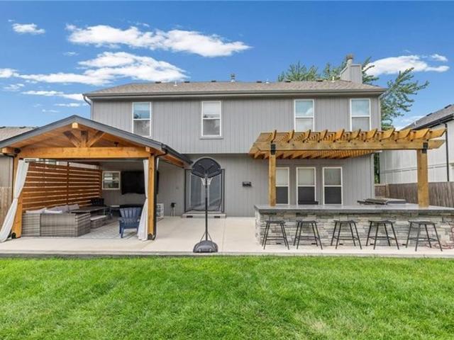 18713 W 160th St, Olathe, KS 66062