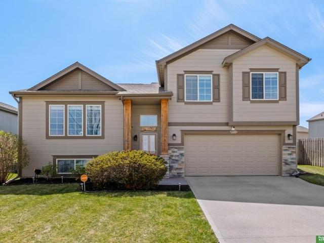 18713 Briar St, Omaha, NE 68136