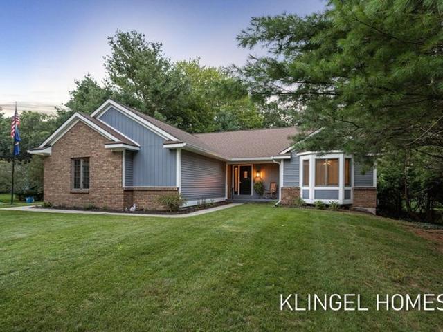 18717 Aztec Dr, Spring Lake, MI 49456