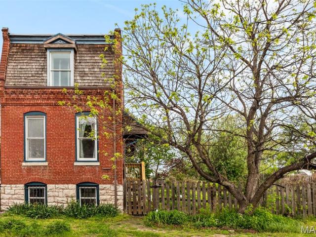 1871 Madison St, Louis, MO 63106 | MLS #26023